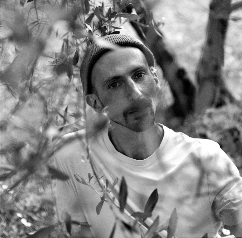 „Low Air“ premjera „Du į priekį, viens atgal“ – nauja Josepho Simono ...